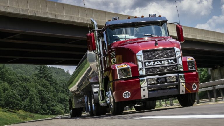 Mack 100 años en Colombia, la industria que se mueve por carretera ...